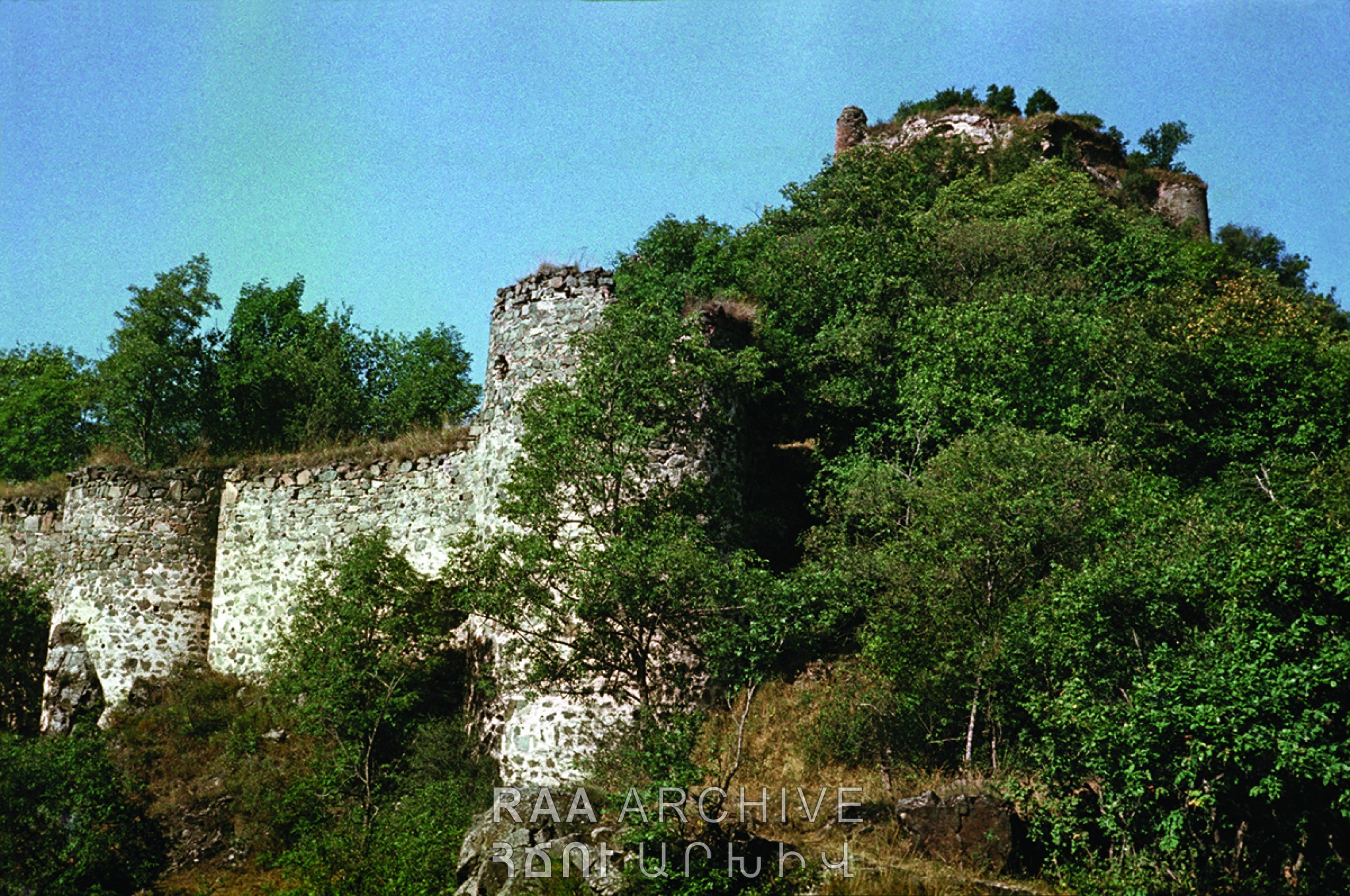 Charek Castle :: ARMENIAN HISTORICAL MONUMENTS