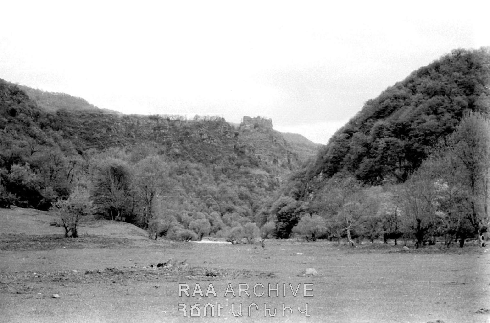 Charek Castle :: ARMENIAN HISTORICAL MONUMENTS